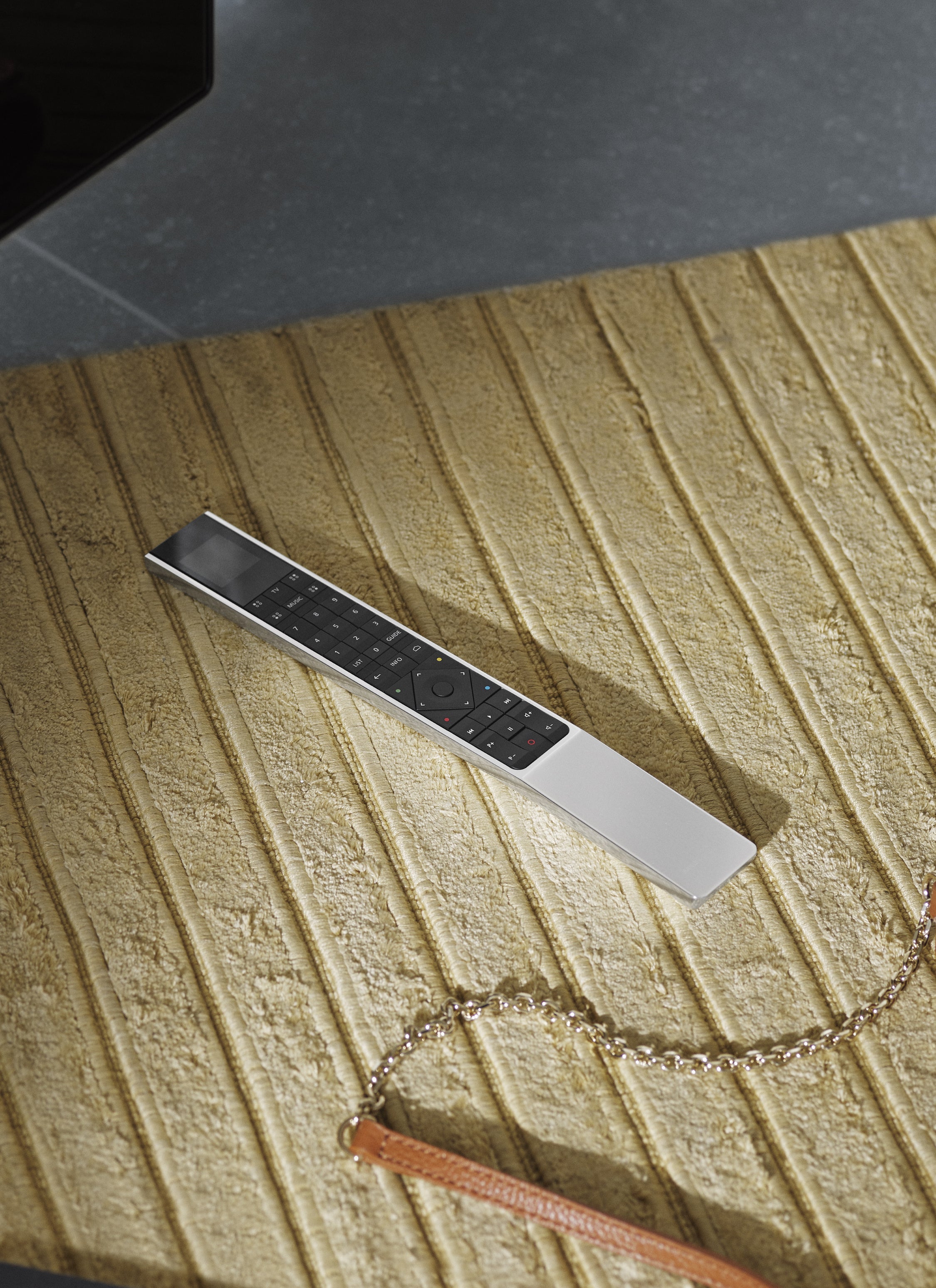 BeoRemote One - Remote control« B&O – Luxussound